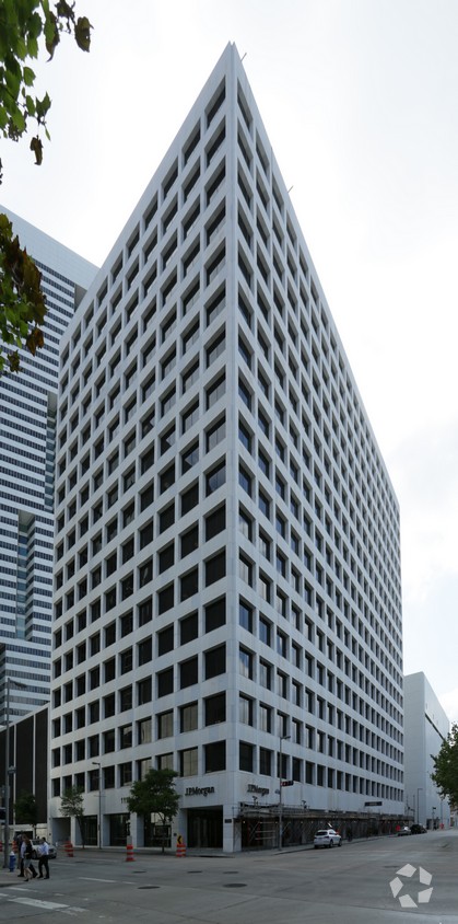 1111 Fannin Street - Capital Realty Group