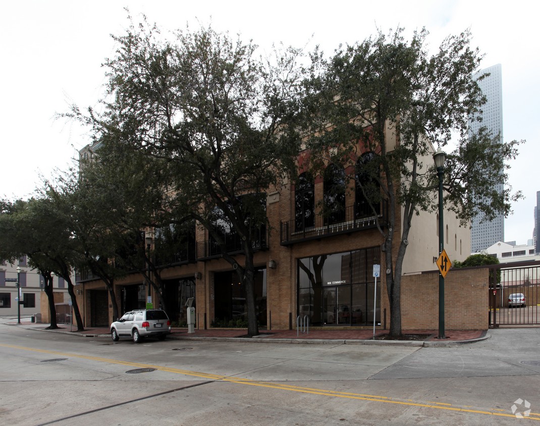 800-806 Commerce Street - Capital Realty Group