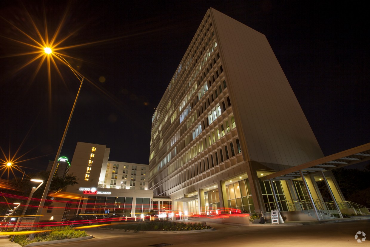 5433 Westheimer Road - Capital Realty Group