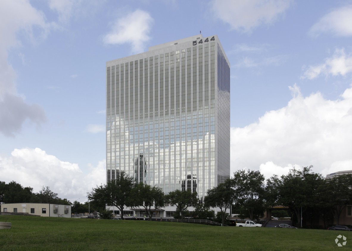 5444 Westheimer Road - Capital Realty Group