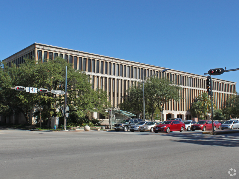 5050 Westheimer Road - Capital Realty Group