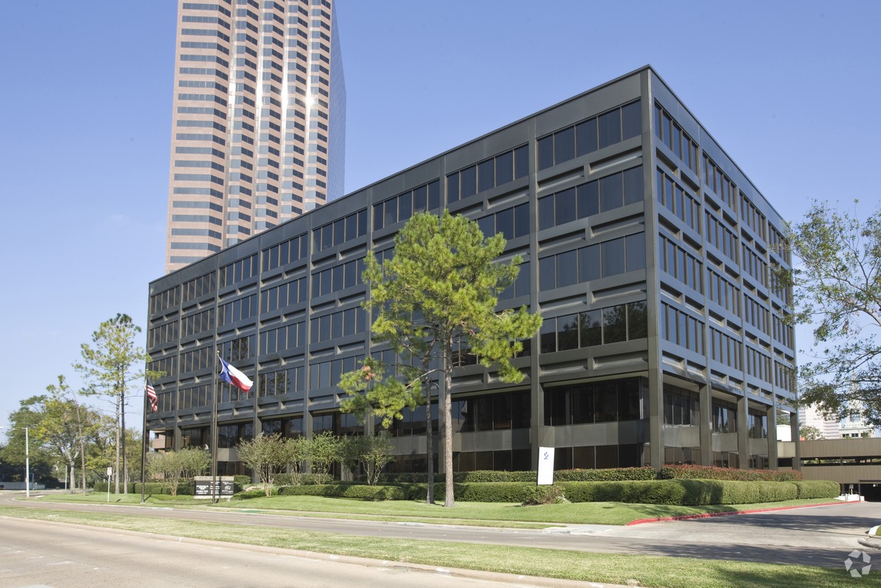 1717 St. James Place - Capital Realty Group