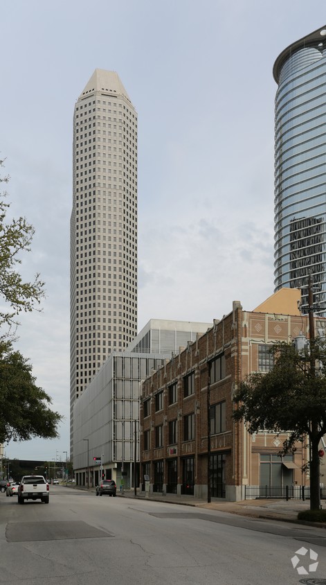 1600 Smith Street - Capital Realty Group