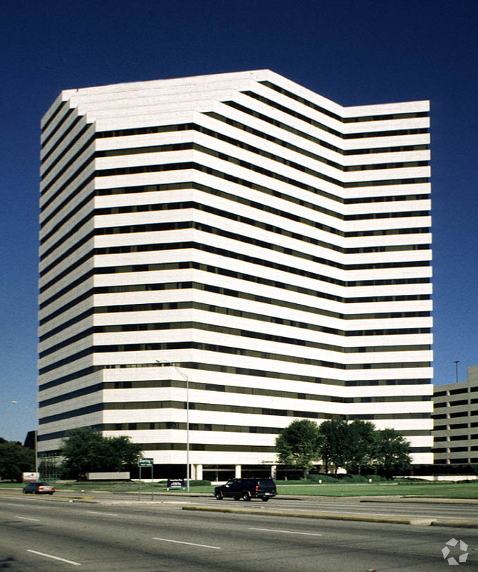 5718 Westheimer Road - Capital Realty Group